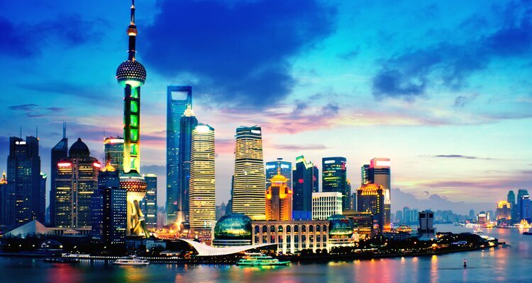 Shanghai Acrobatic（Era Intersection of Time） & the Night View of the Bund